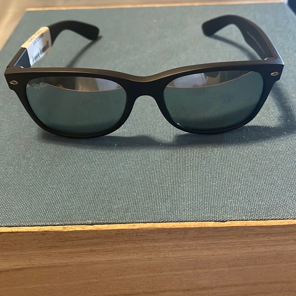 Ray-Ban | Accessories | Nwt Ray Ban Beautiful Stylish Classic Polarized Lens 222 | Poshmark